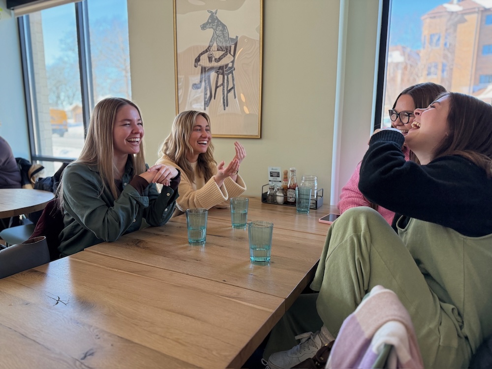 Mesh - Meet Strangers Over Coffee